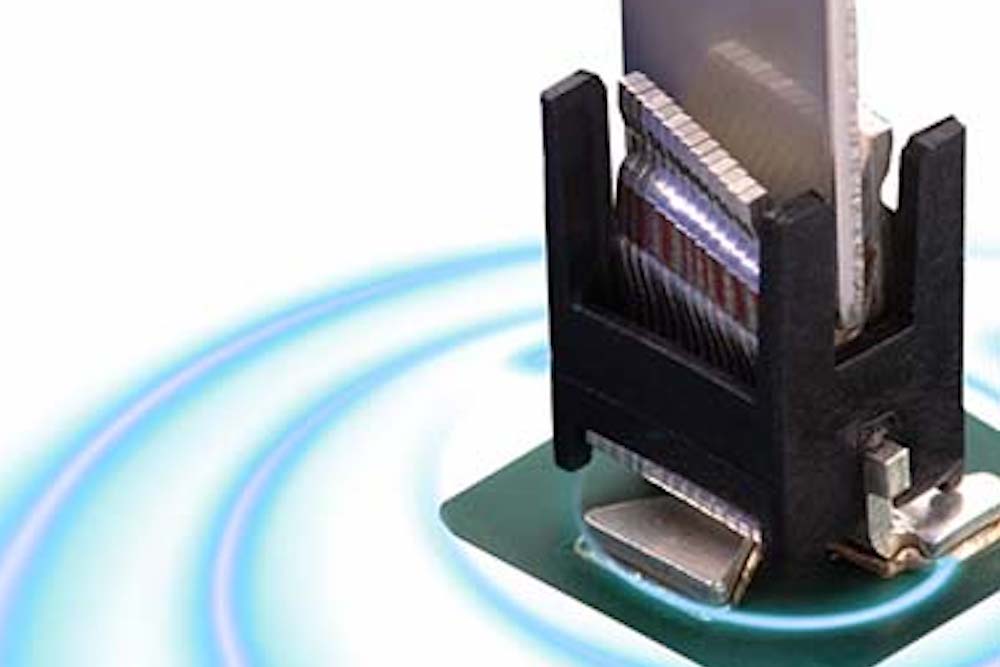 Small pluggable power busbar coupler suits high density power ...