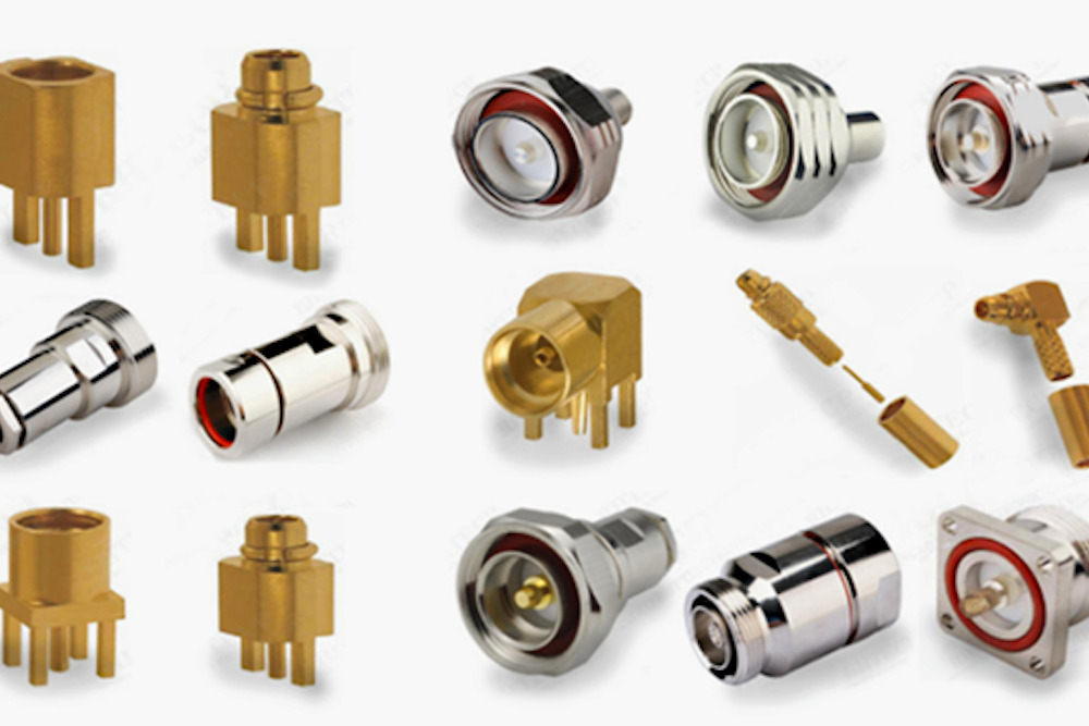 Alternative RF connectors include IPEX connectors to save space ...