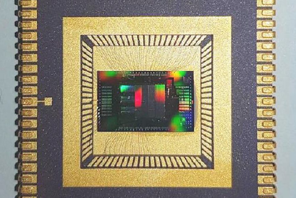 MicroLED devices with integrated micro lenses enhance AR glasses ...