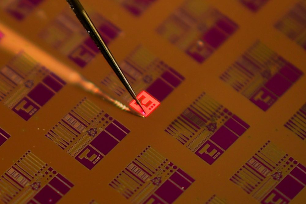 Red AlInGaP microLEDs bring colour performing micro lenses for AR ...