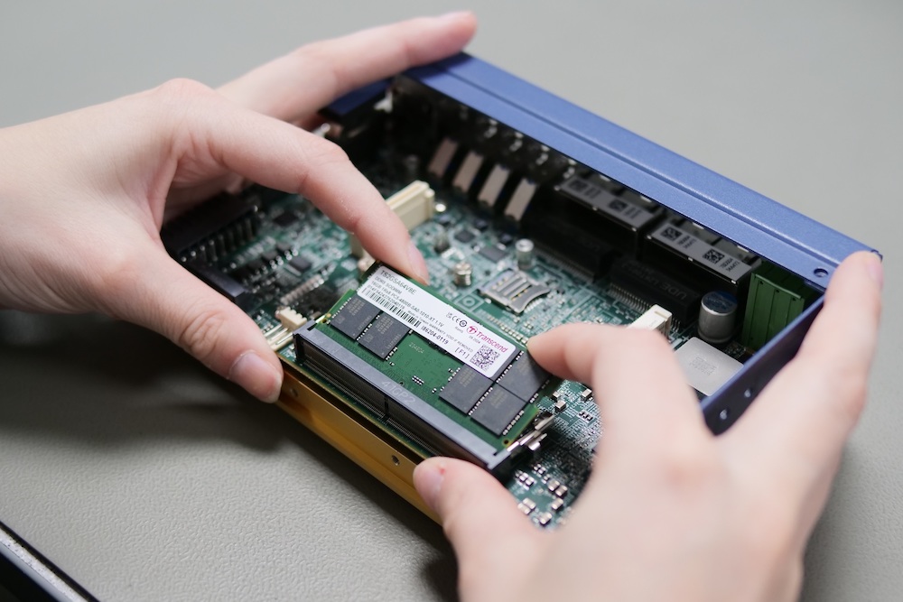 Impulse Embedded announce new POC-700 series embedded computer - Softei ...